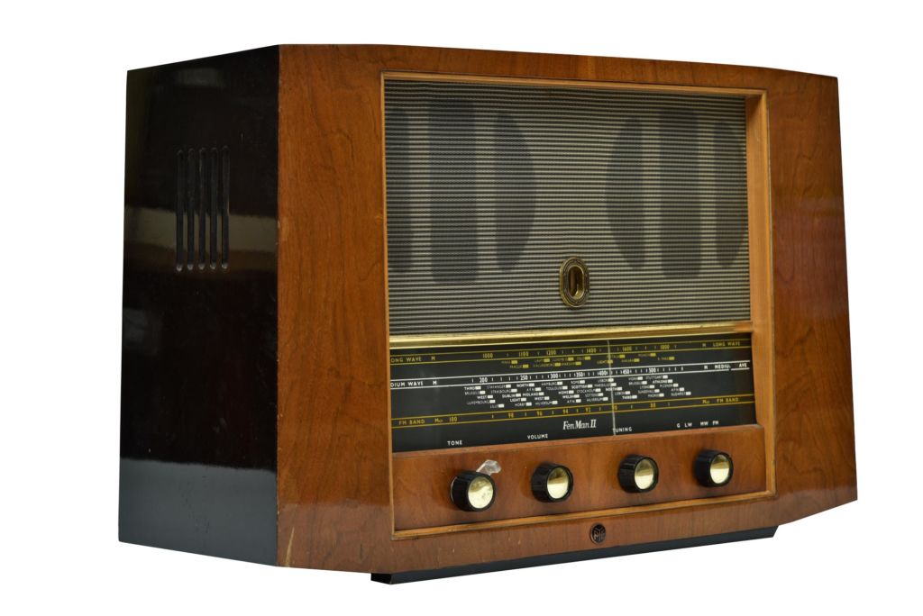 Wartime Civilian Utility Radio - Snellings Museum