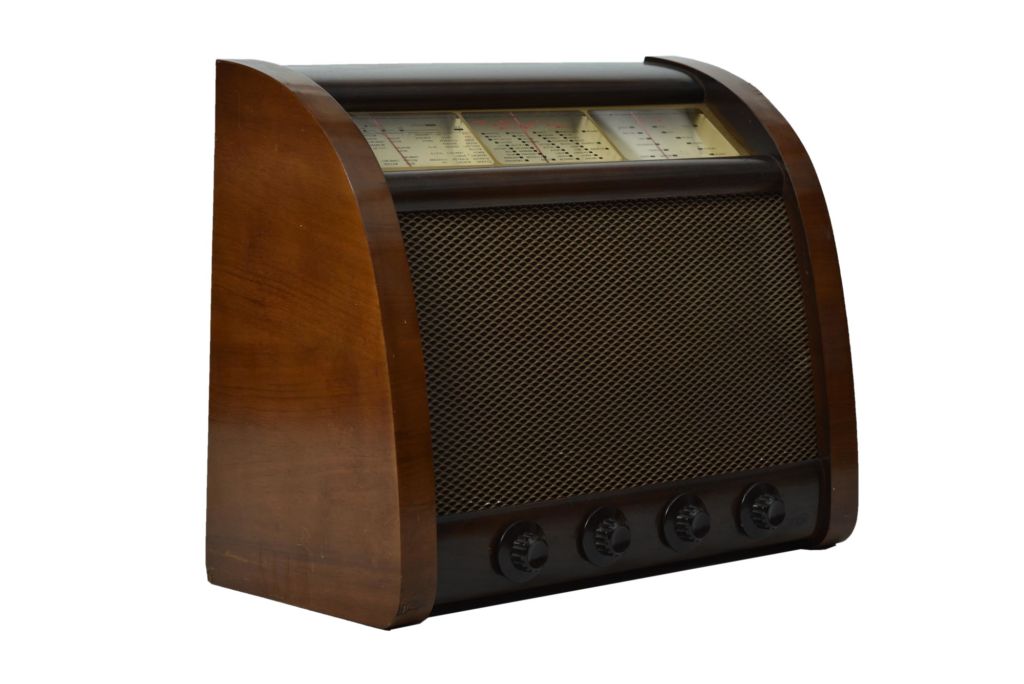 General Electric Company (Gec) BC5445 valve table radio - Snellings Museum