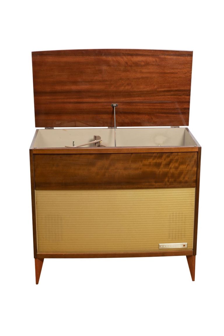 Ferguson 3318 radiogram - Snellings Museum