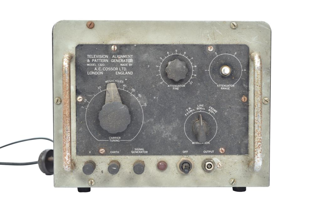 Cossor television alignment and pattern generator - Snellings Museum