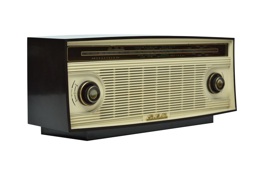General Electric Company (Gec) BC5445 valve table radio - Snellings Museum