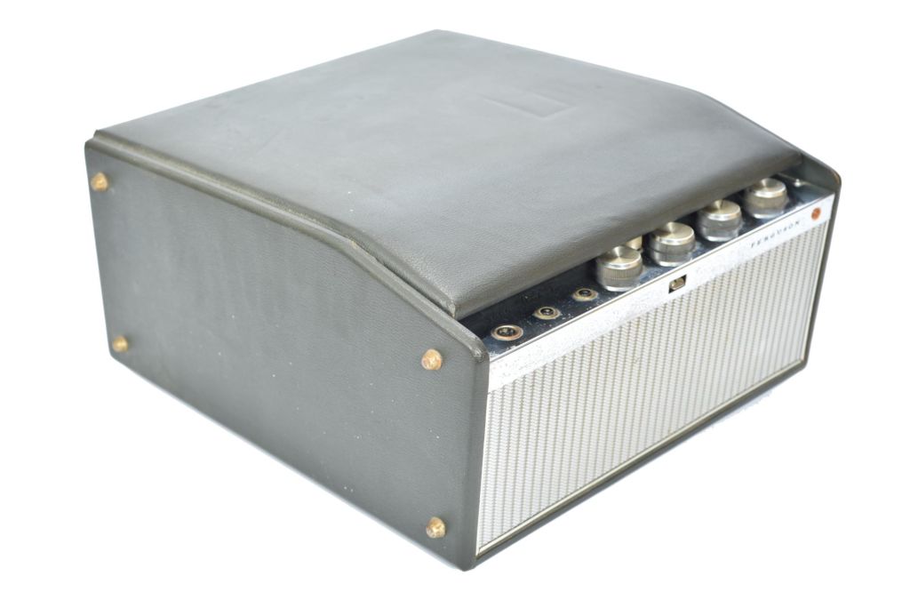 Linear L50 valve amplifier - Snellings Museum