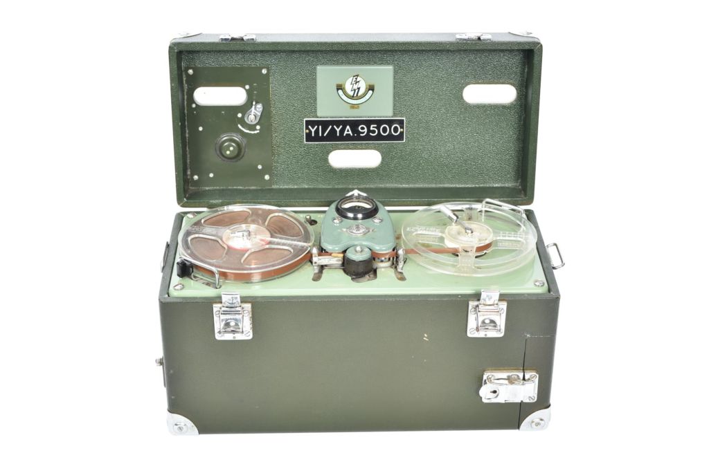 EMI Model L2A portable valve reel to reel tape recorder - Snellings Museum