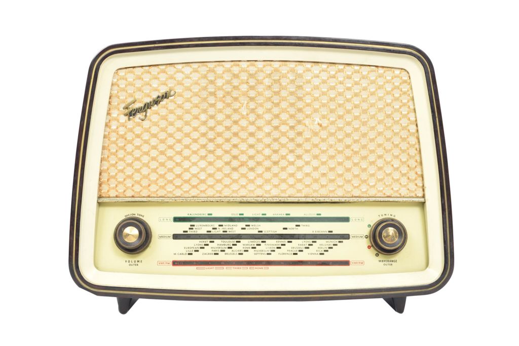 Ferguson 382U valve table radio - Snellings Museum