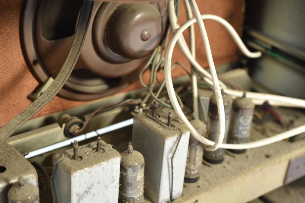 Ferguson 382U valve table radio - Snellings Museum