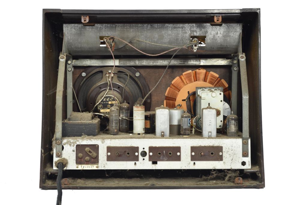 General Electric Company (Gec) BC5445 valve table radio - Snellings Museum