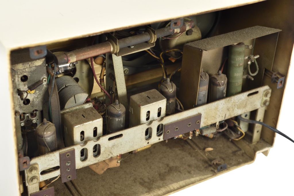 Ferranti U1032 valve radio - Snellings Museum