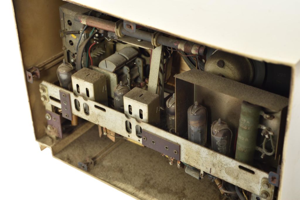 Ferranti U1032 valve radio - Snellings Museum