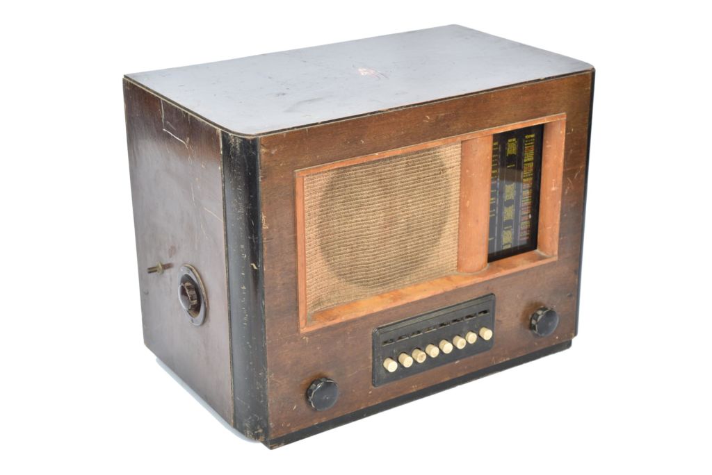 Bush PB51 valve radio - Snellings Museum