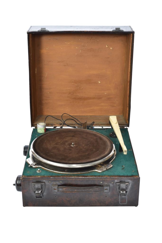 Home built 2 speed manual record player - Snellings Museum