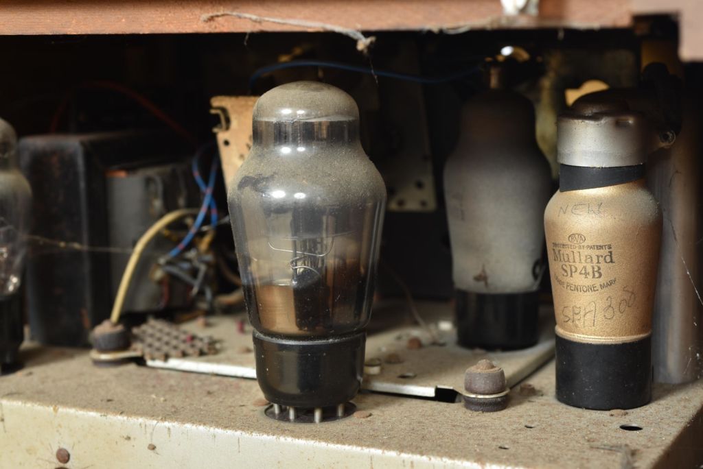 Cossor Model 438 All Wave Console - Snellings Museum